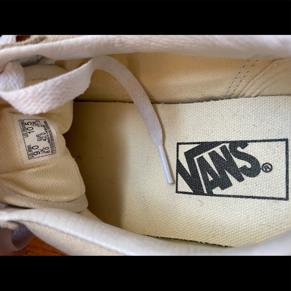 Off White/Cream Colored Vans Old School Shoes - Gem